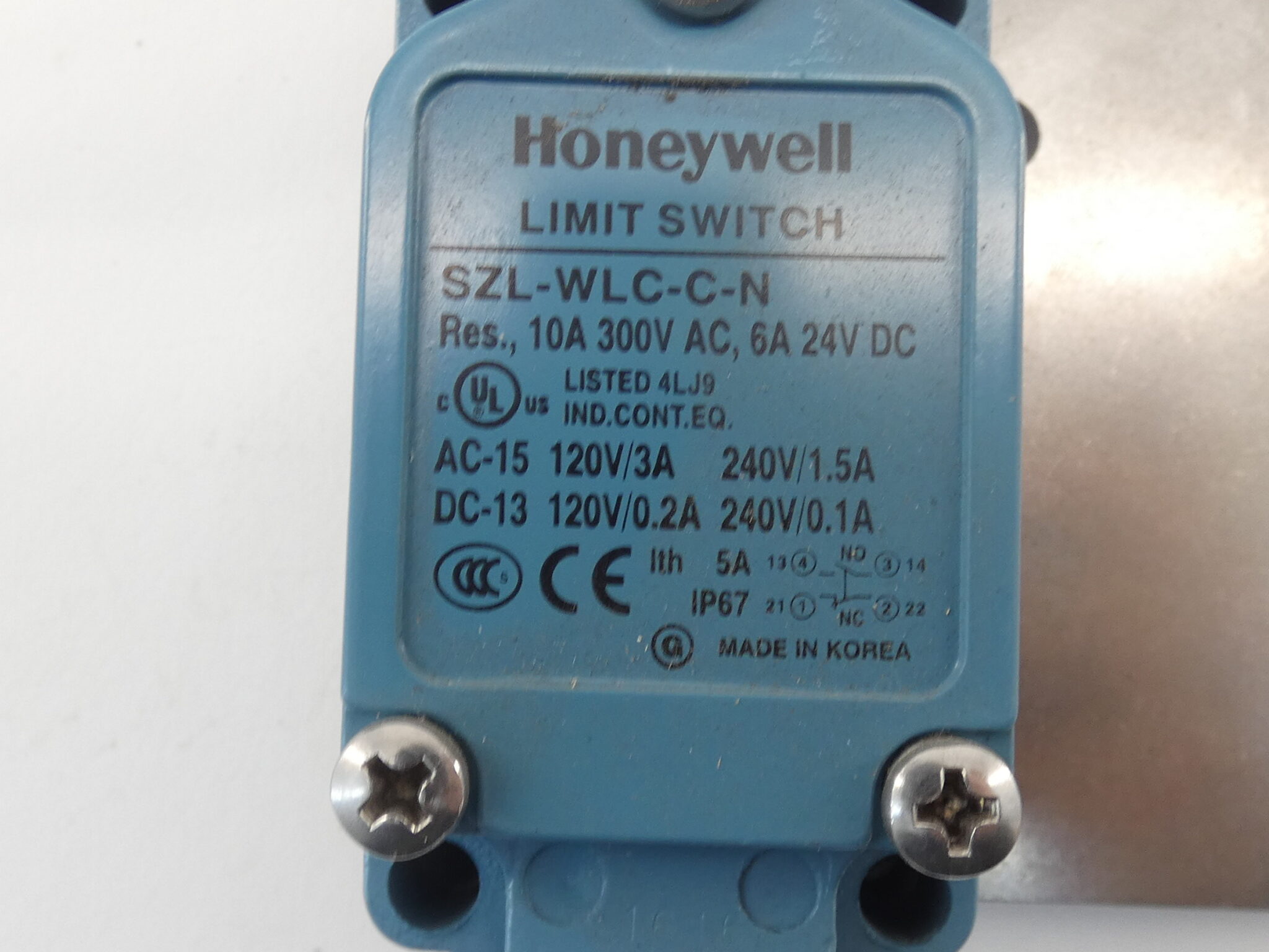 Honeywell SZL-WLC-C-N Limit Switch W/ Bracket – GPM Surplus