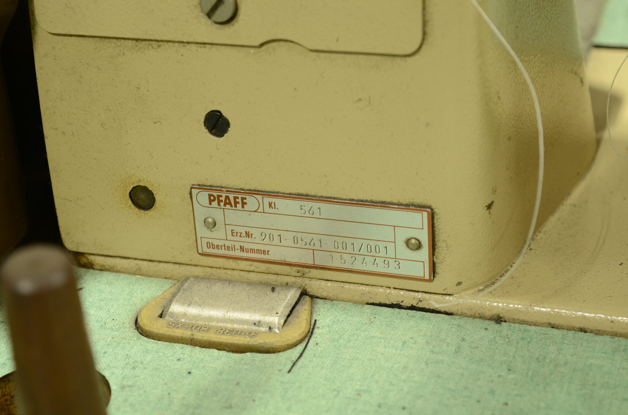 PFAFF 561 Industrial Sewing Machine W/ 1/2HP 1 Phase Supreme Clutch ...