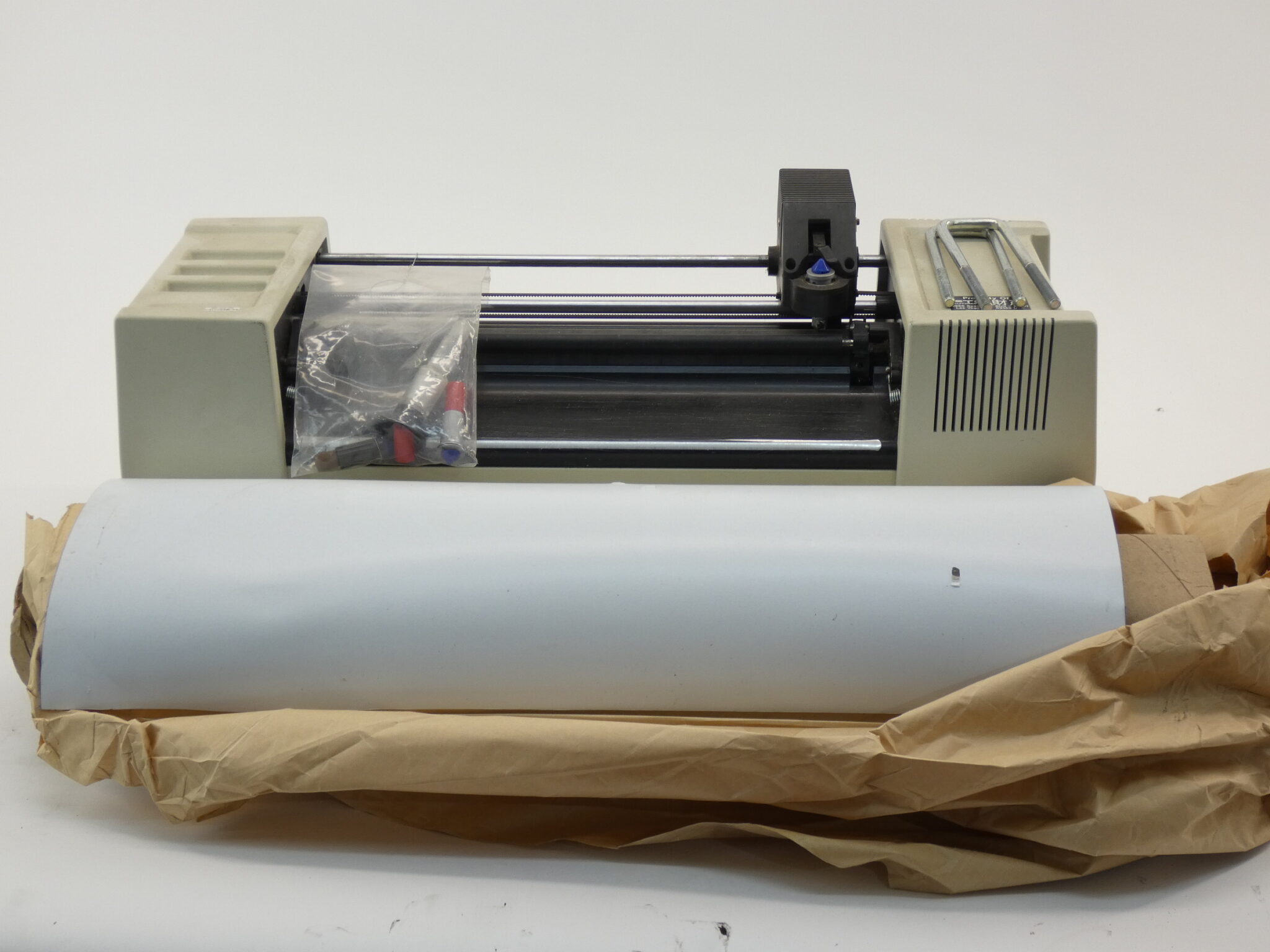 Gerber GS15 Plus Vinyl Cutter, 120/240VAC, Power Cord Not Included ...