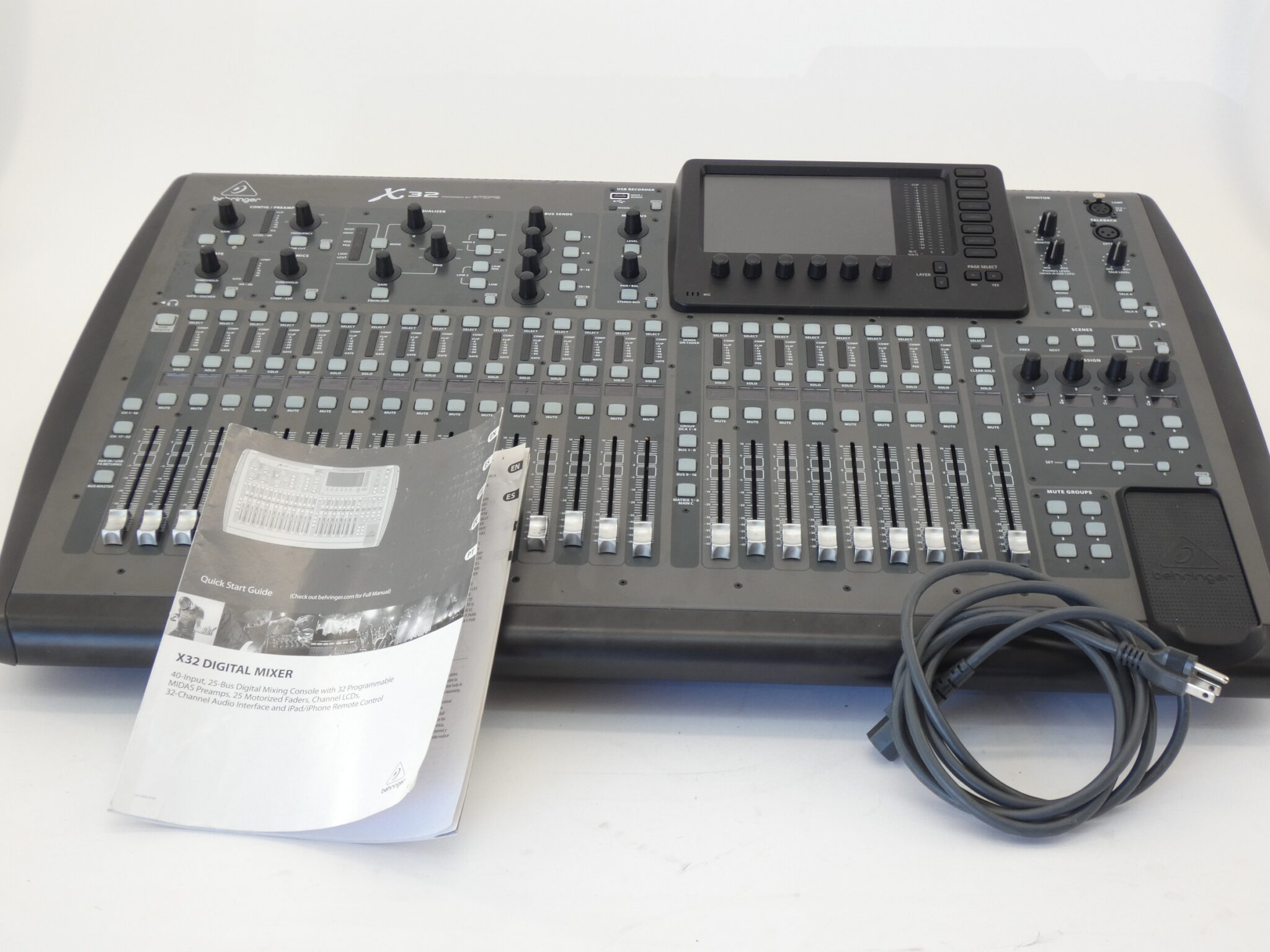 Behringer X32 32-Channel Audio Interface Digital Sound Mixer, 40-Input ...