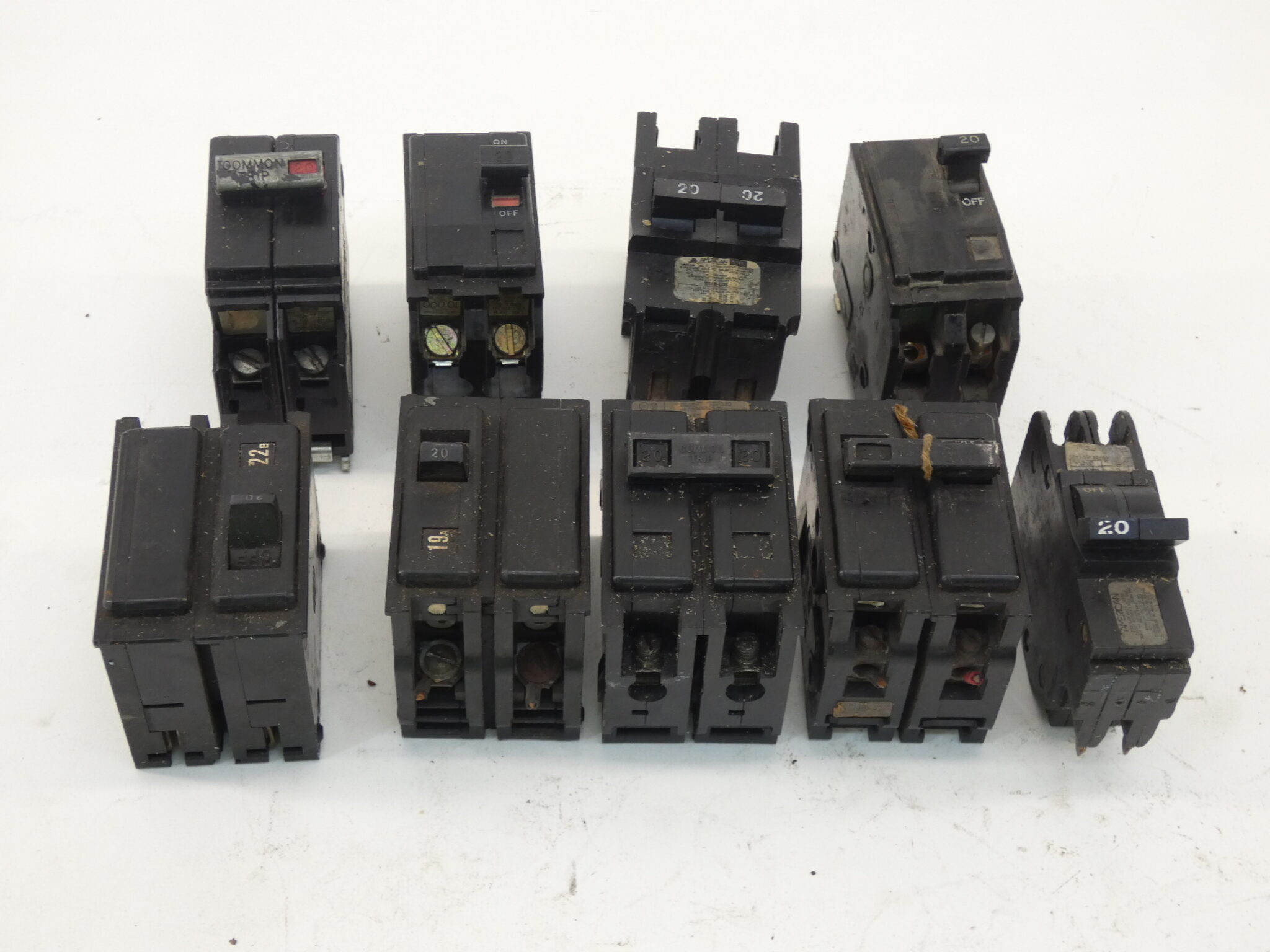 *Misc Lot of 9* ITE Circuit Breakers 20A 120/240V 2P – GPM Surplus