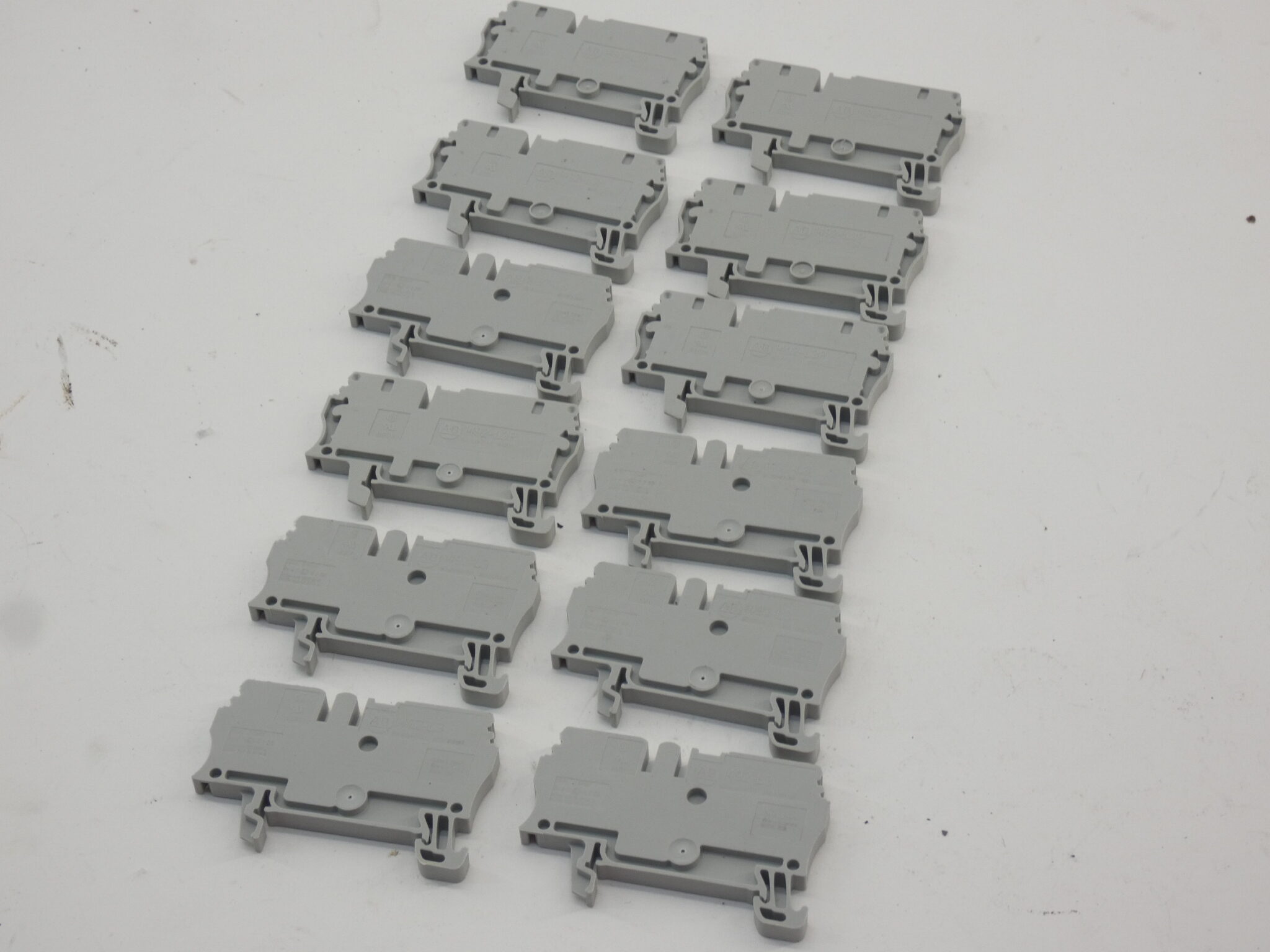*Lot of 12* Allen-Bradley 1492-L3P Terminal Block 550V & Allen-Bradley ...
