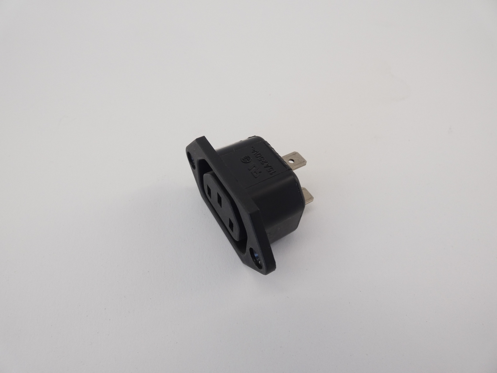 *Lot of 8* Female Socket 15A 250V – GPM Surplus