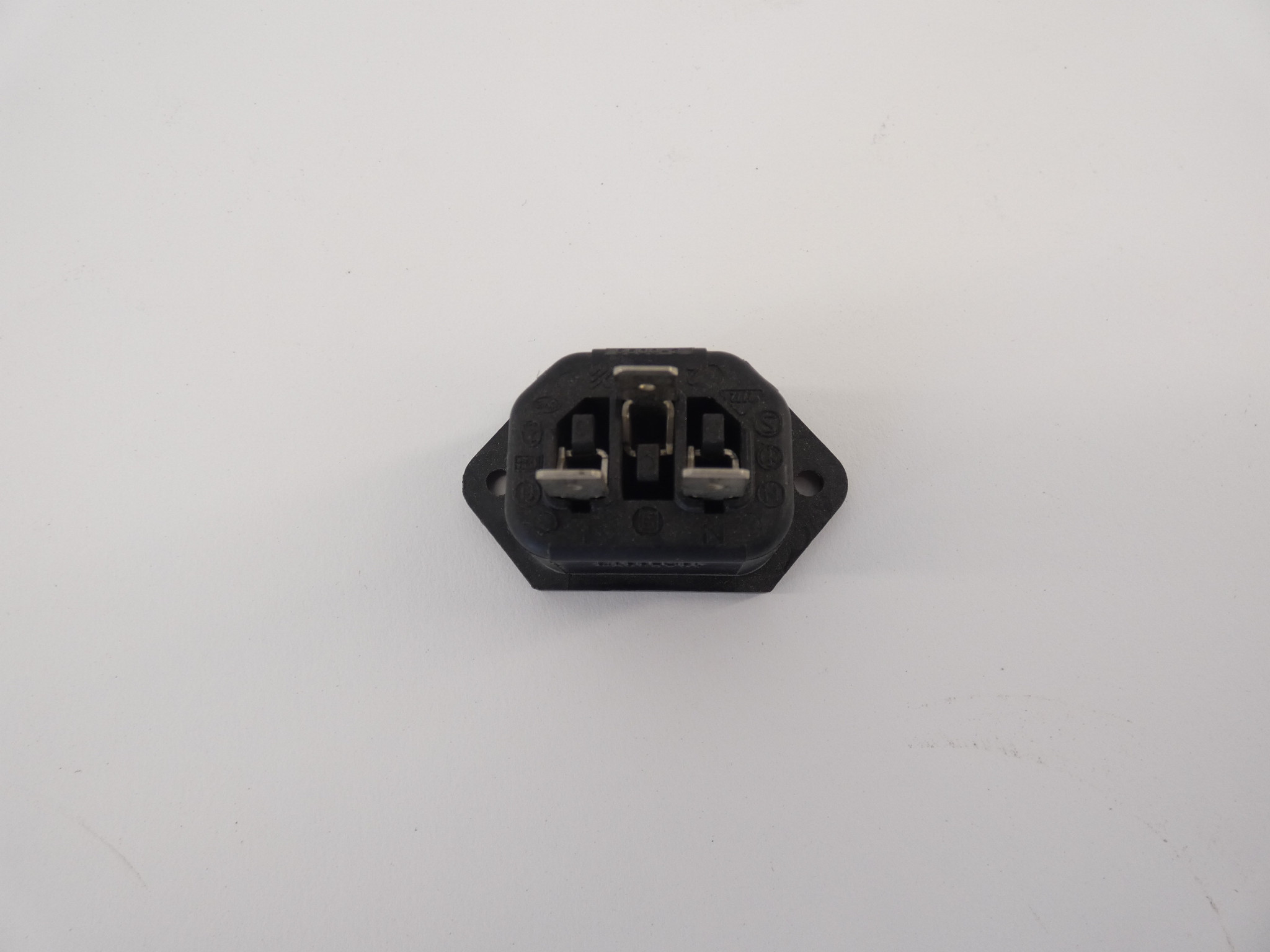 *Lot of 8* Female Socket 15A 250V – GPM Surplus
