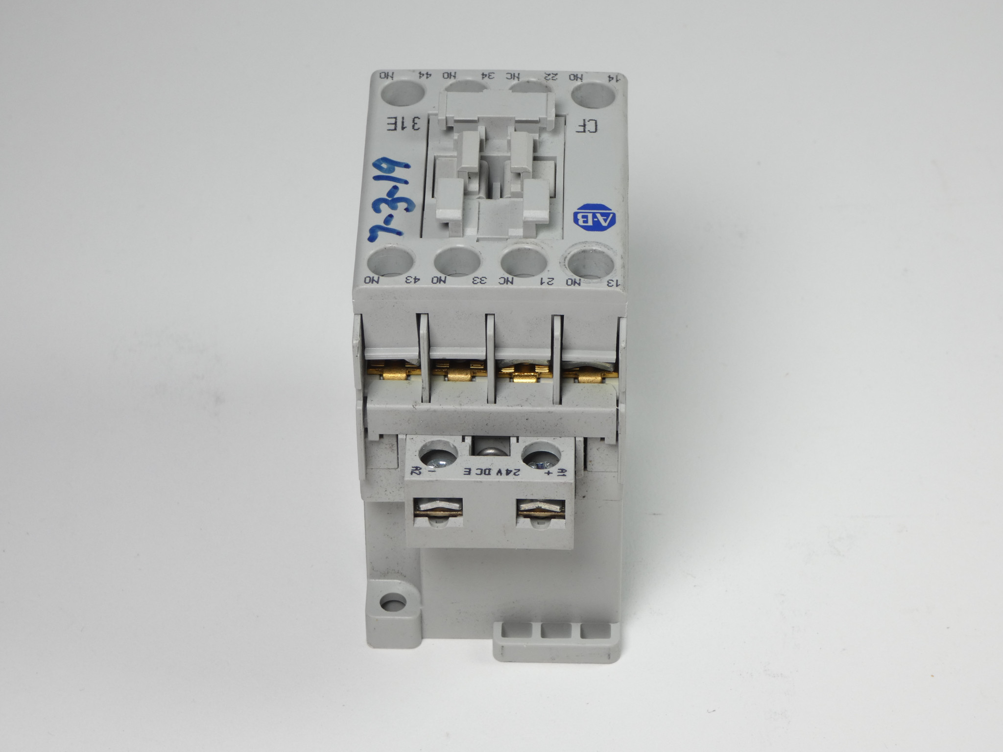 Allen-Bradley 700-CF310E Safety Control Relay 600VAC 24VDC Coil Ser.A ...
