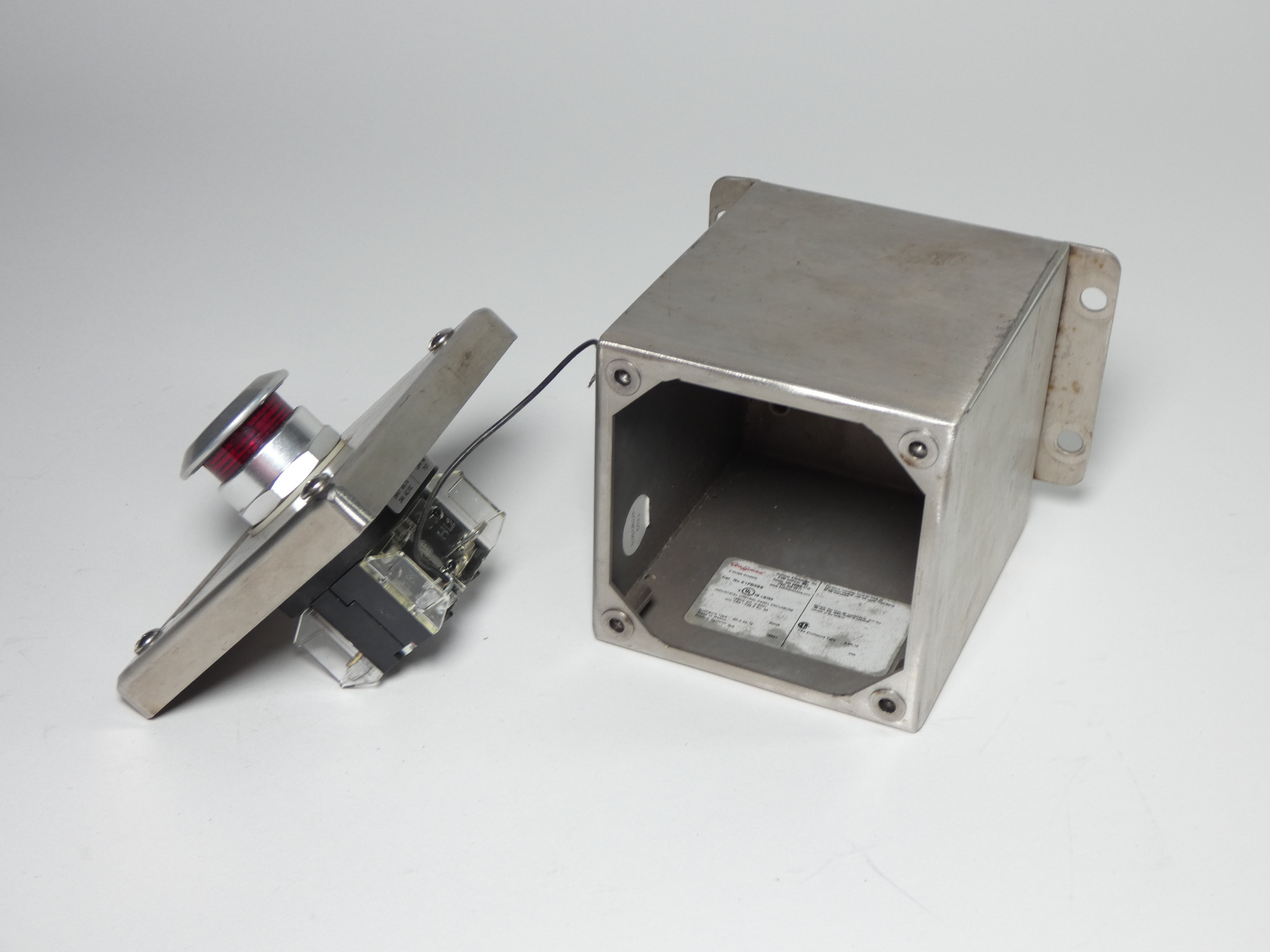 Allen-Bradley 800T-FXQ24RA1 Hoffman E1PBX88 Pushbutton Switch Enclosure ...
