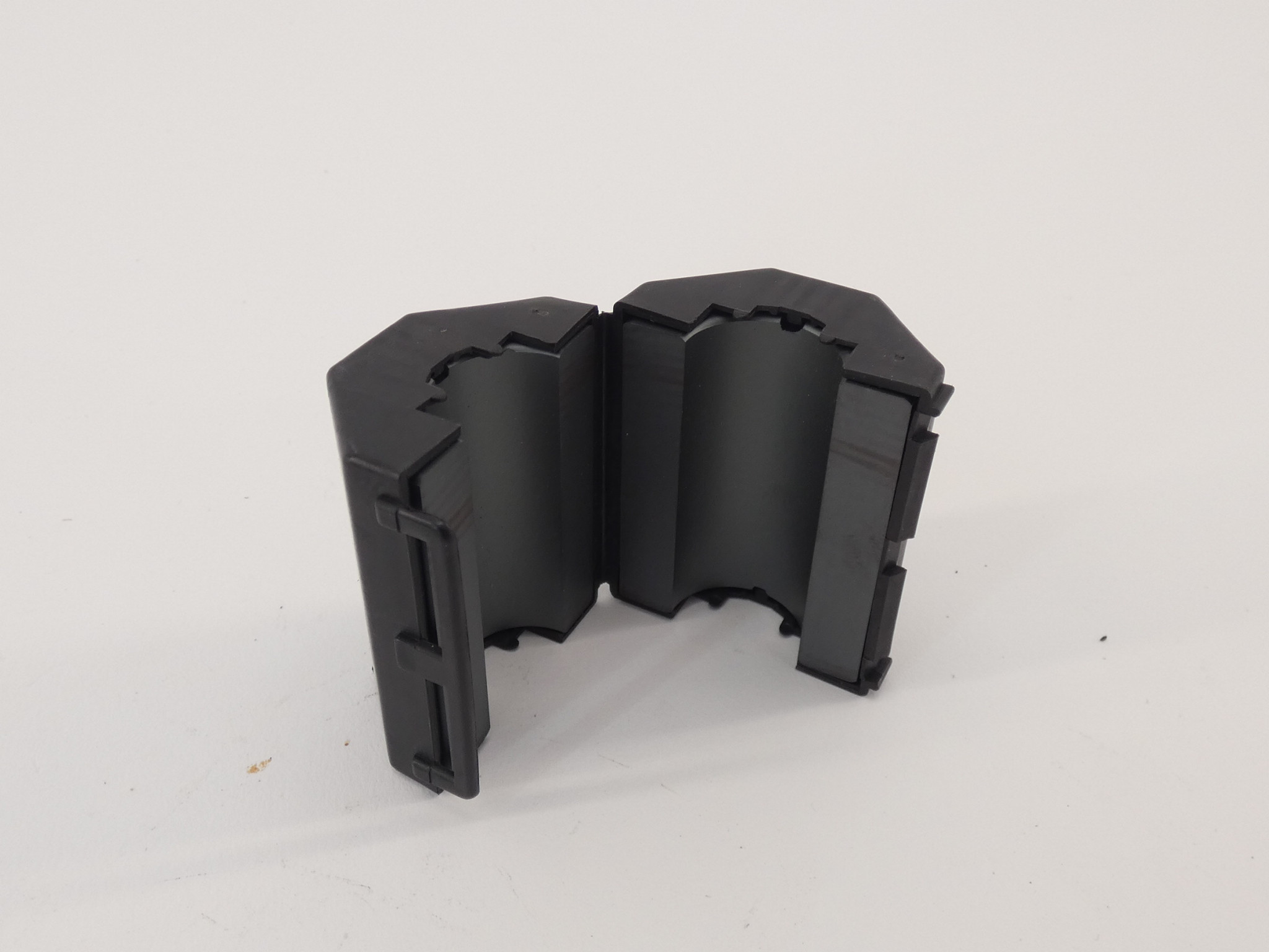 *Lot of 4* Fair-Rite Openable Split Core Ferrite Clamp – GPM Surplus