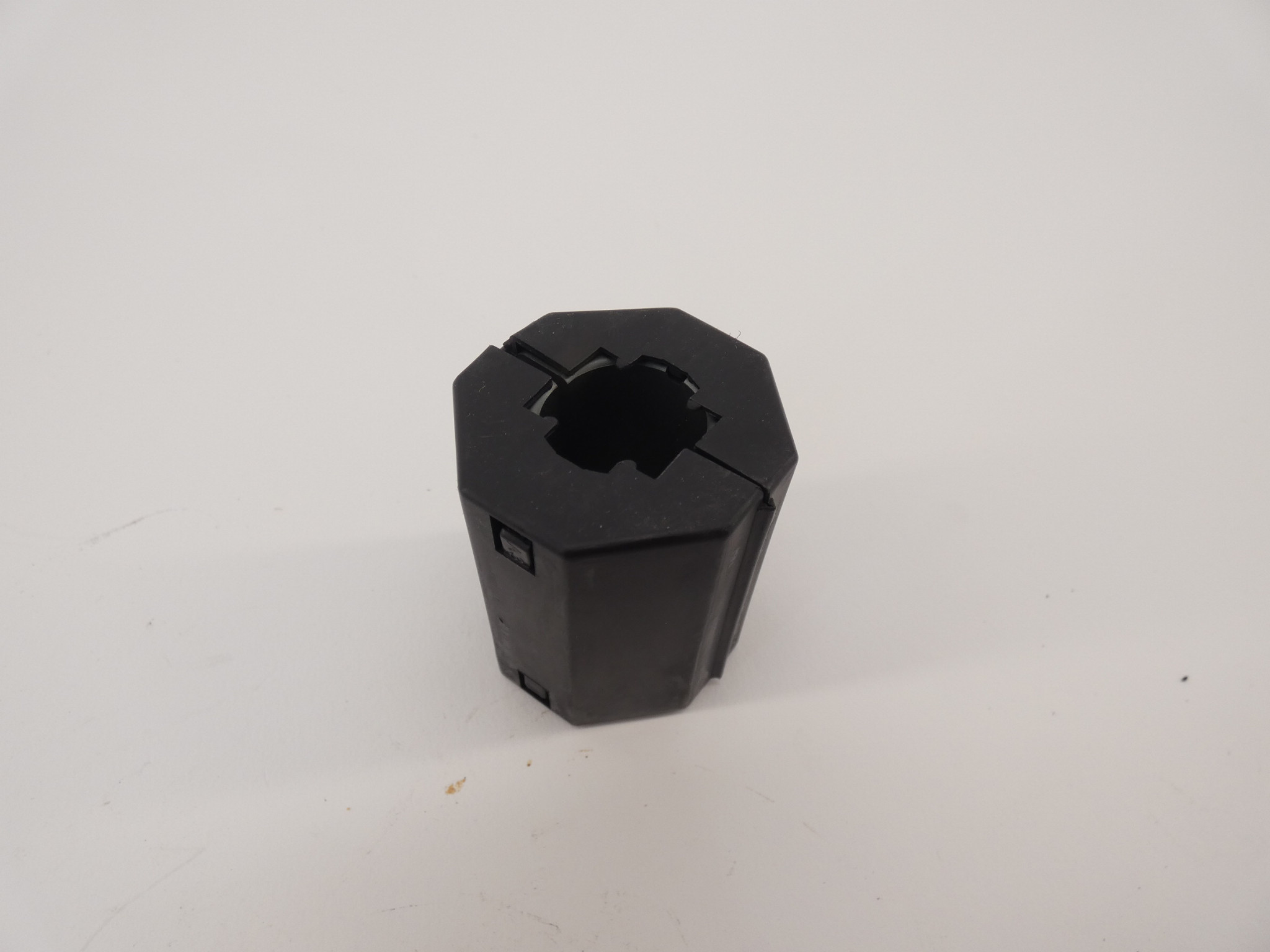 *Lot of 4* Fair-Rite Openable Split Core Ferrite Clamp – GPM Surplus
