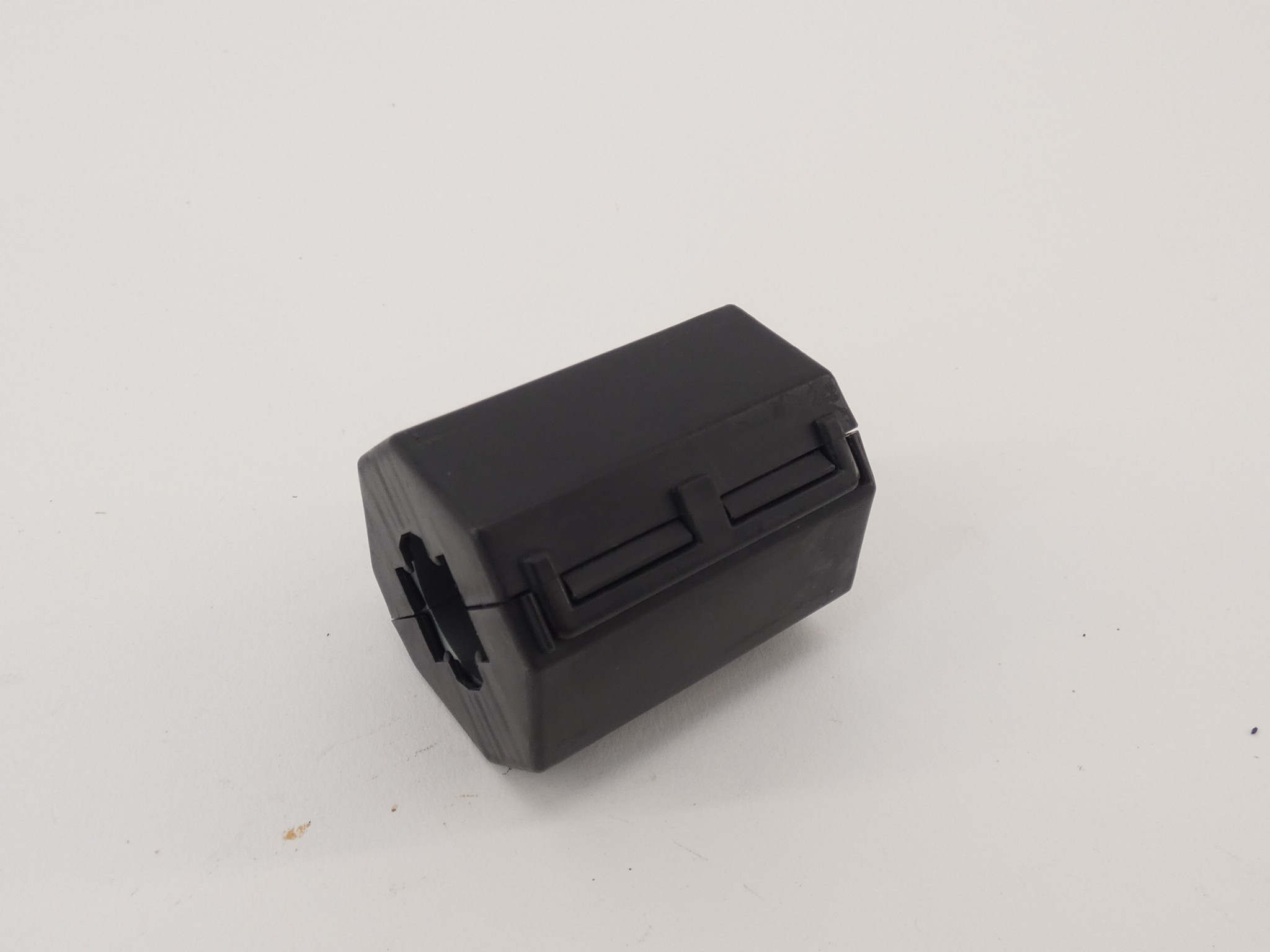 *Lot of 4* Fair-Rite Openable Split Core Ferrite Clamp – GPM Surplus