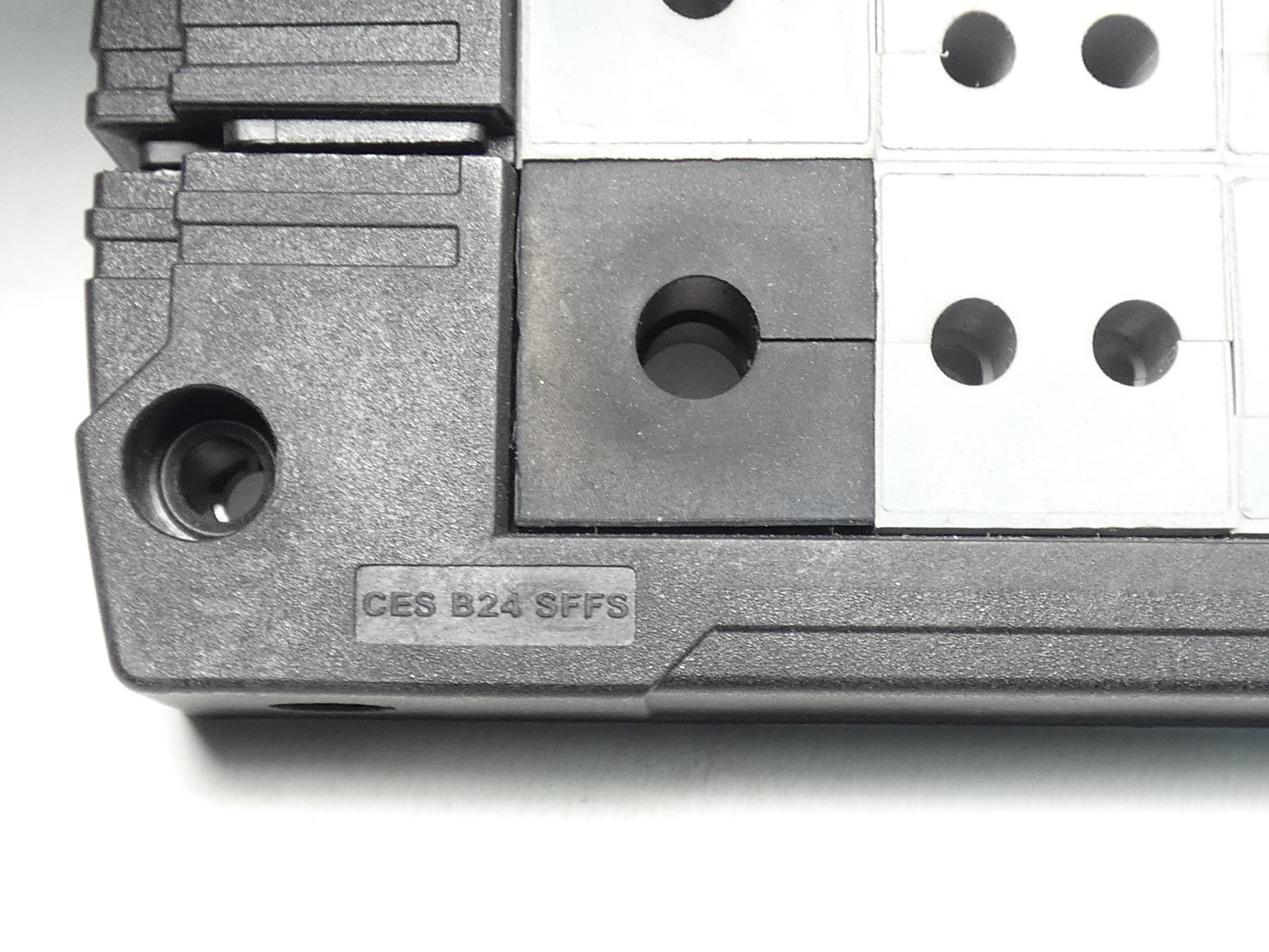 Phoenix Contact CES-B24-SFFS Split Cable Entry System Frame – GPM Surplus