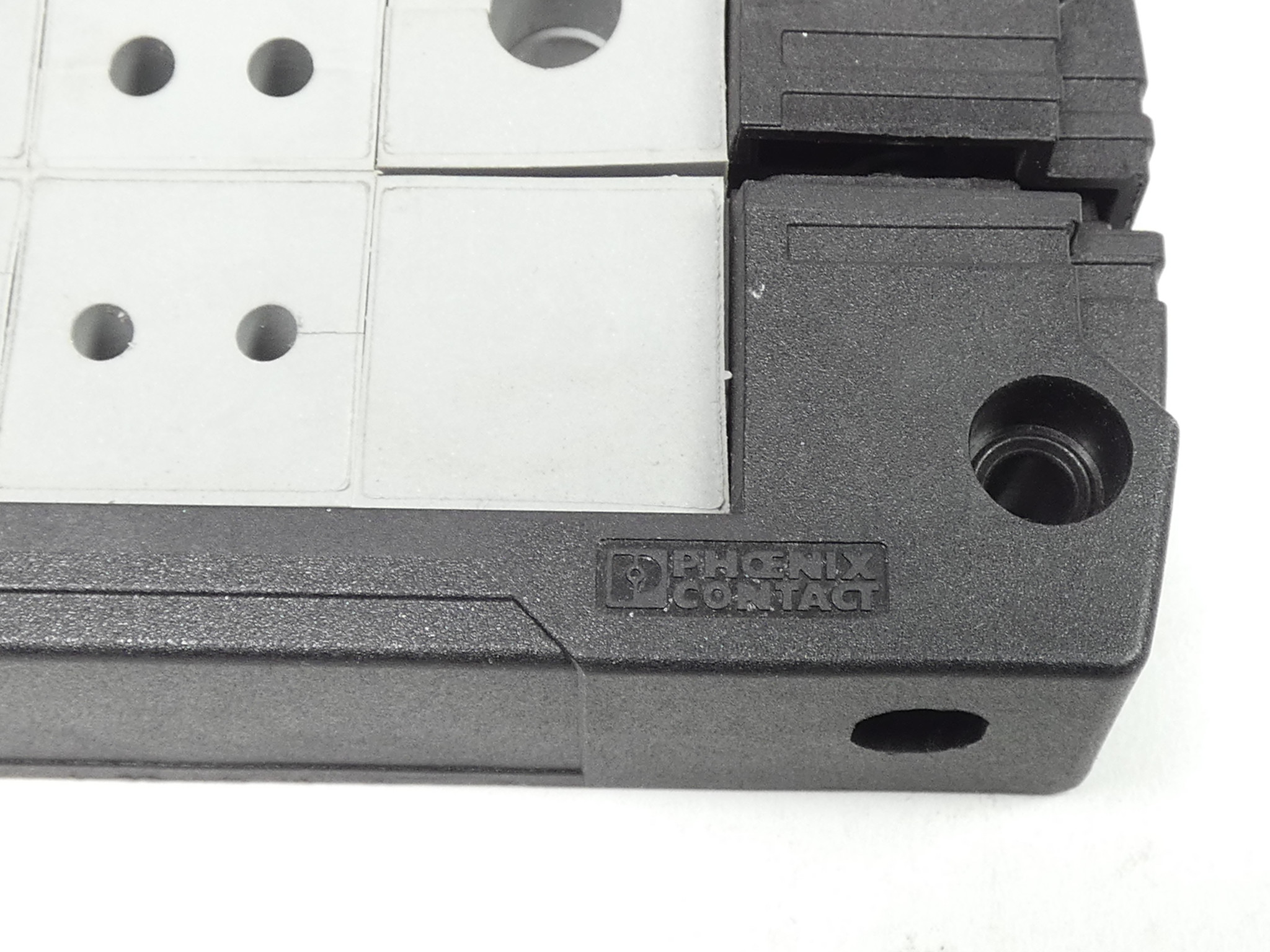 Phoenix Contact CES-B24-SFFS Split Cable Entry System Frame – GPM Surplus