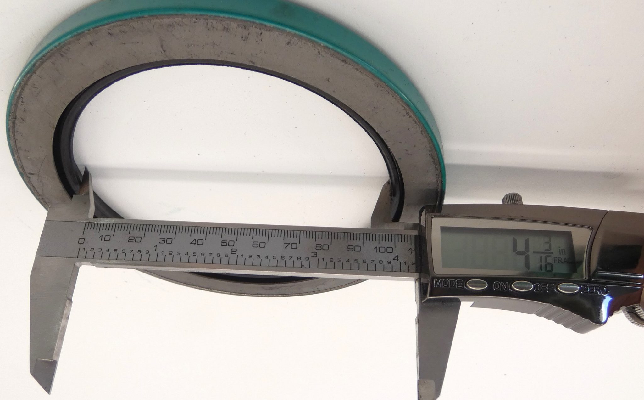 CR Chicago Rawhide 42528 Oil Seal – GPM Surplus