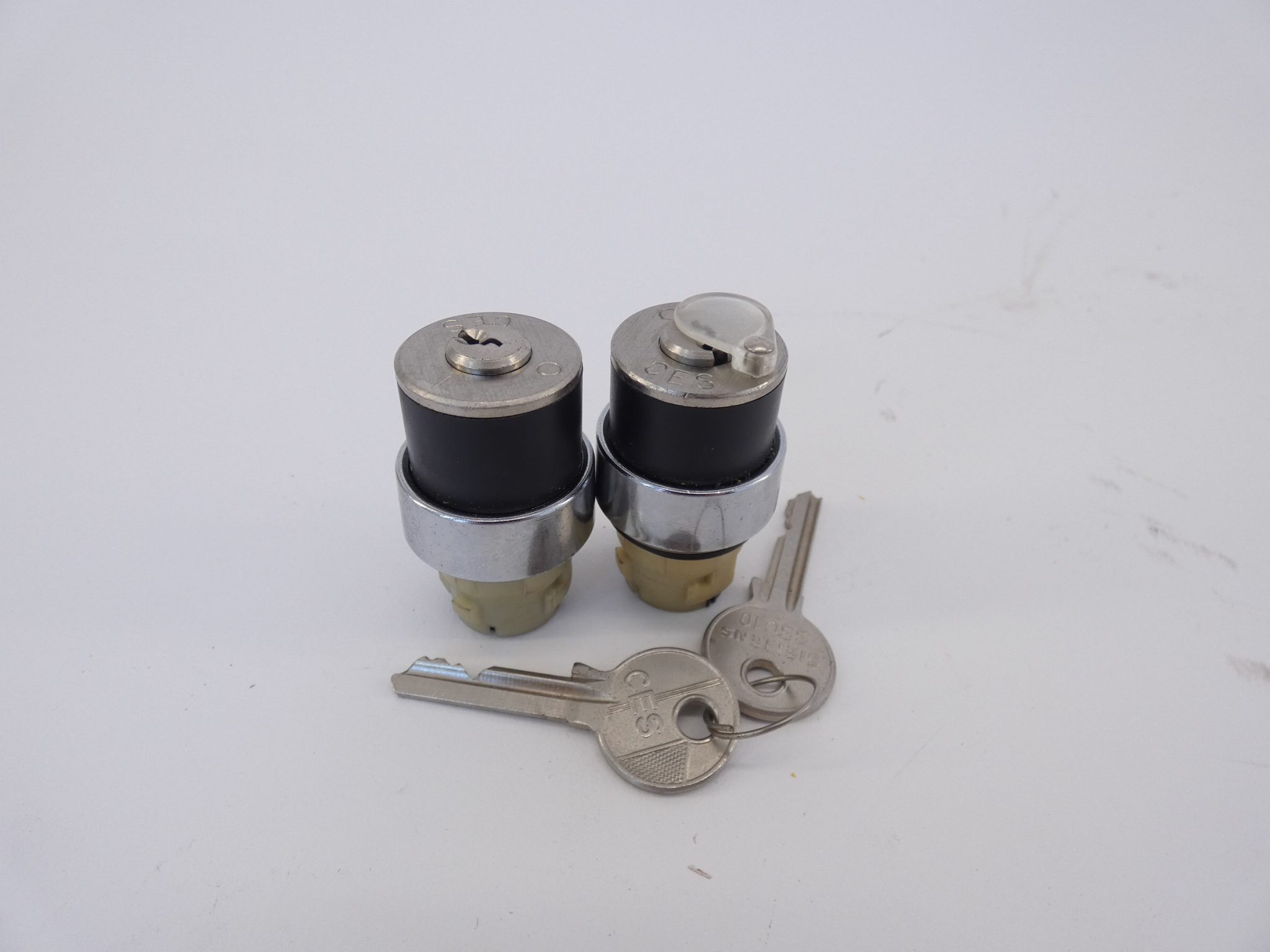 *Lot of 2* Key-Operated Switch W/ Siemens SSG10 Key – GPM Surplus