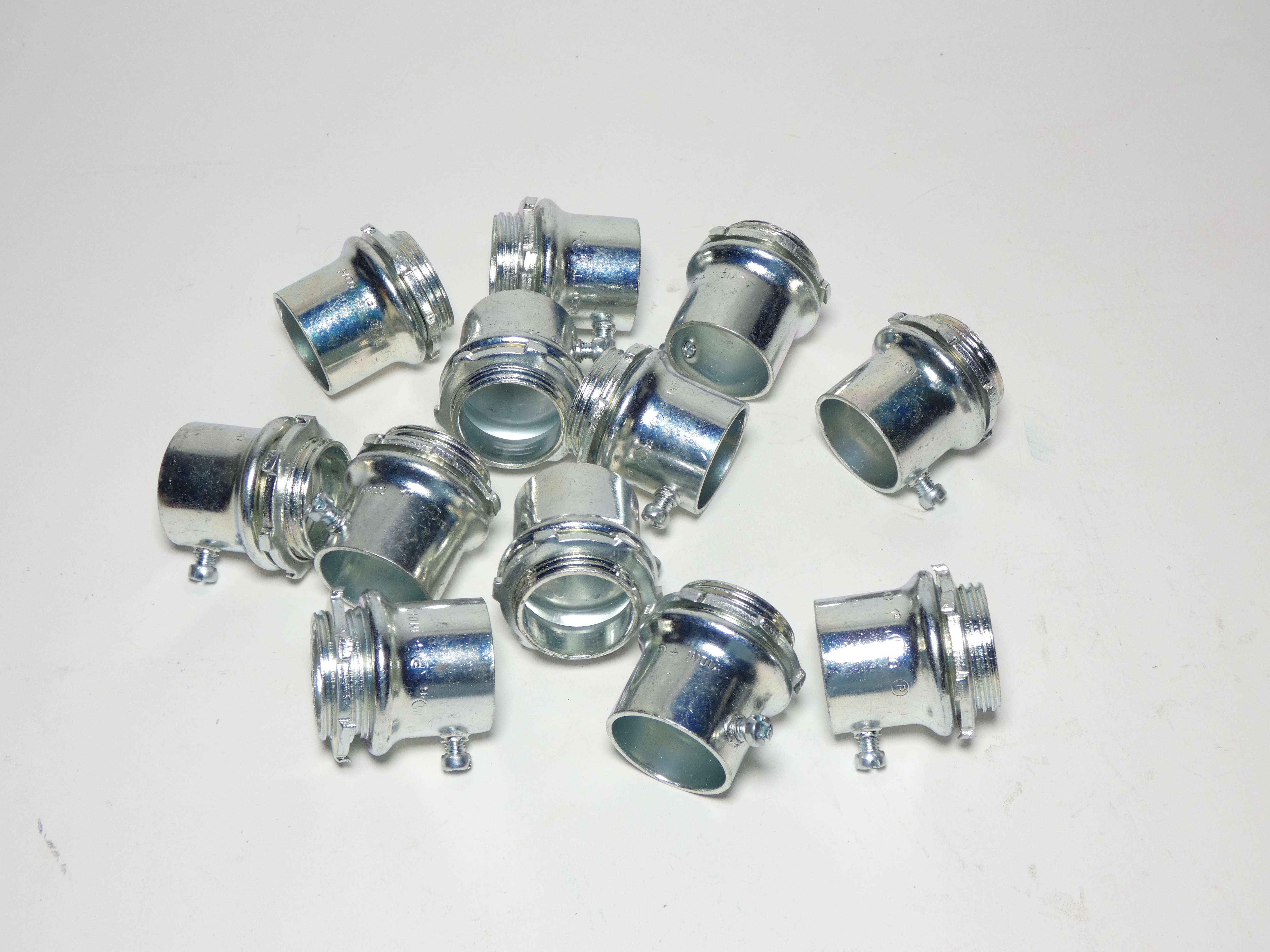 *Box of 12* Hubbell Raco 2004 1″ EMT Set Screw Connector – GPM Surplus