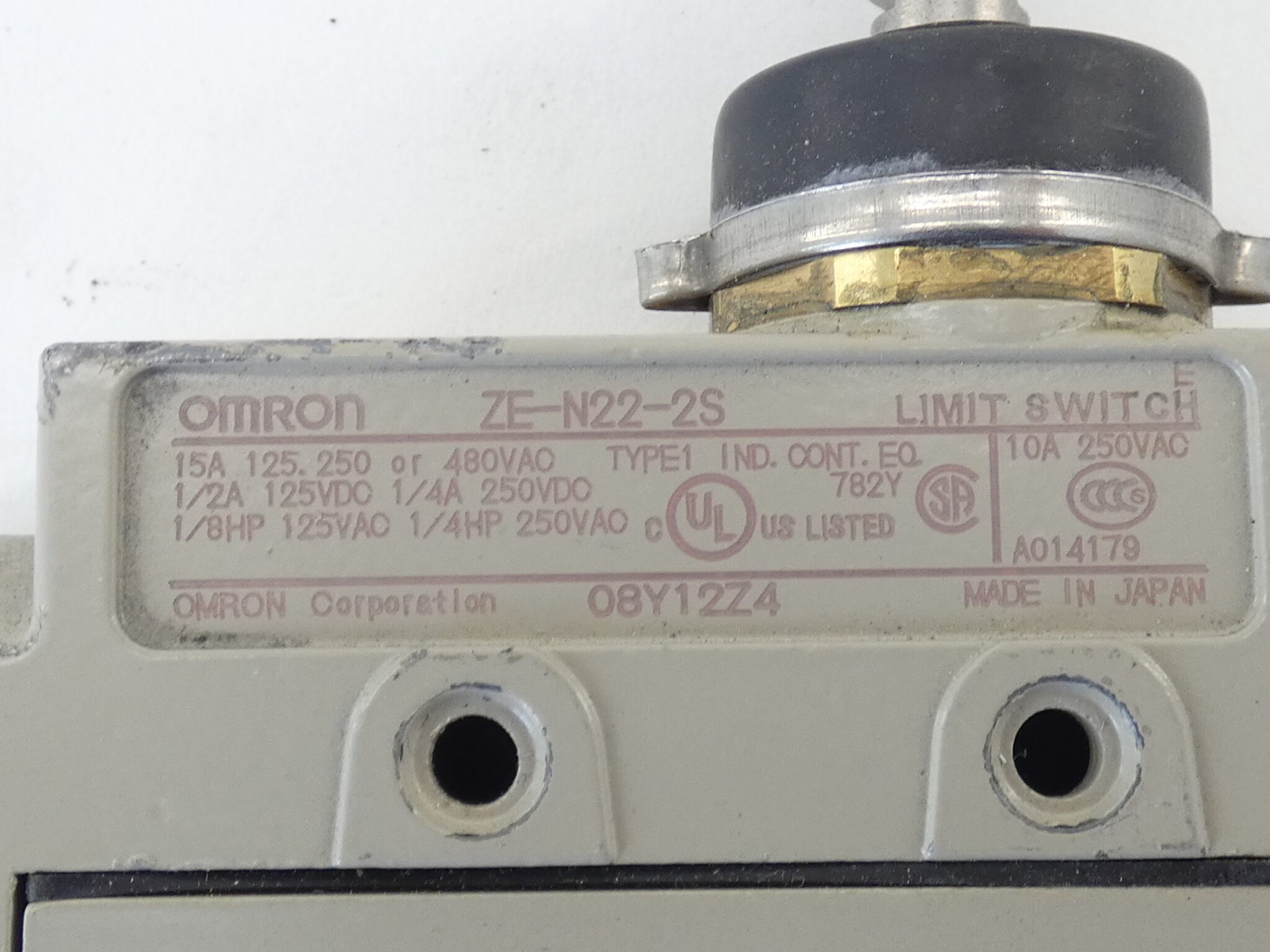 *Lot of 8* Omron ZE-N22-2S Limit Switches – GPM Surplus