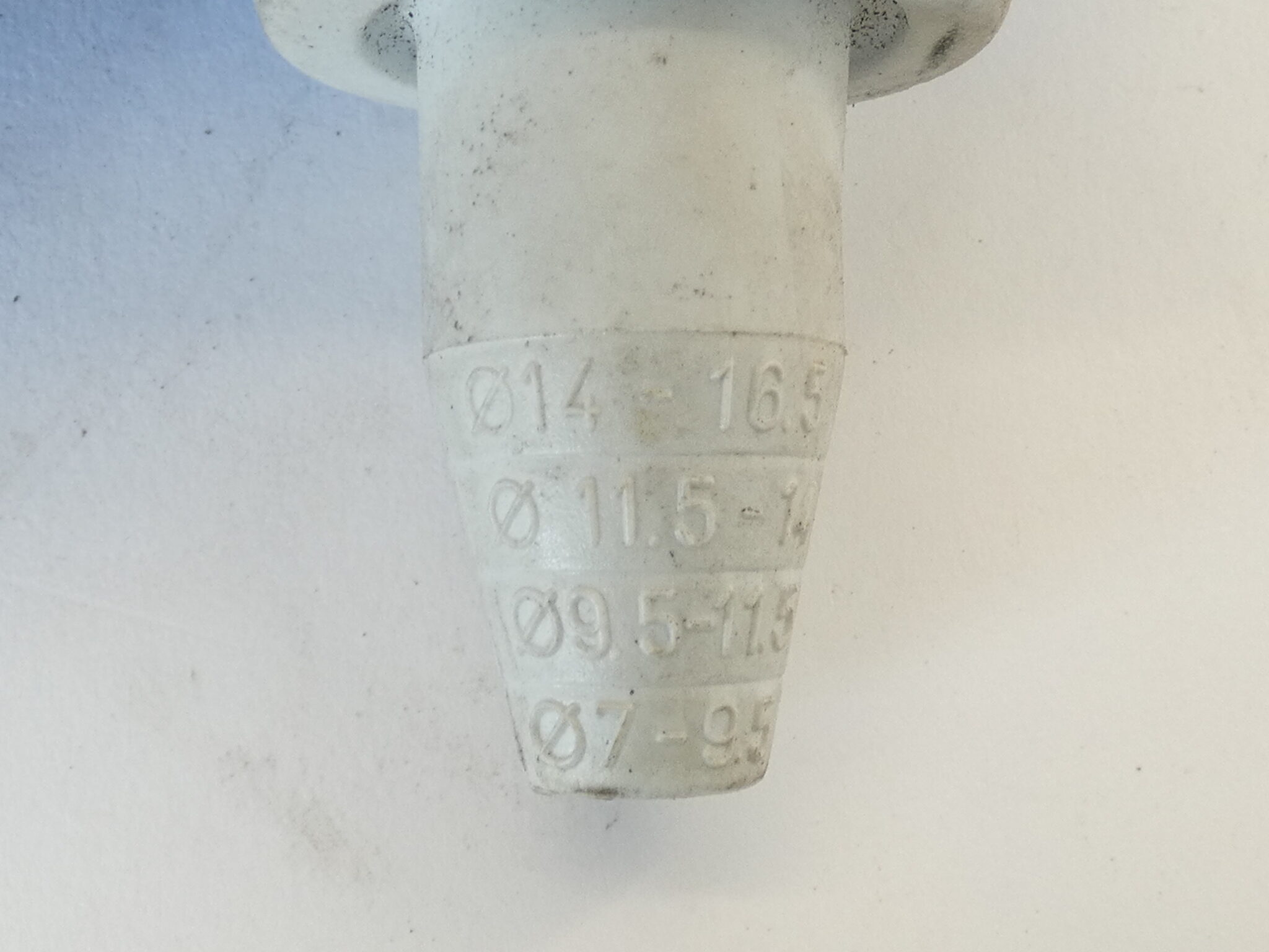 Bals Cee Norm 21001 Industrial Plug, 16-6h/200-250, IP44, 2P – GPM Surplus