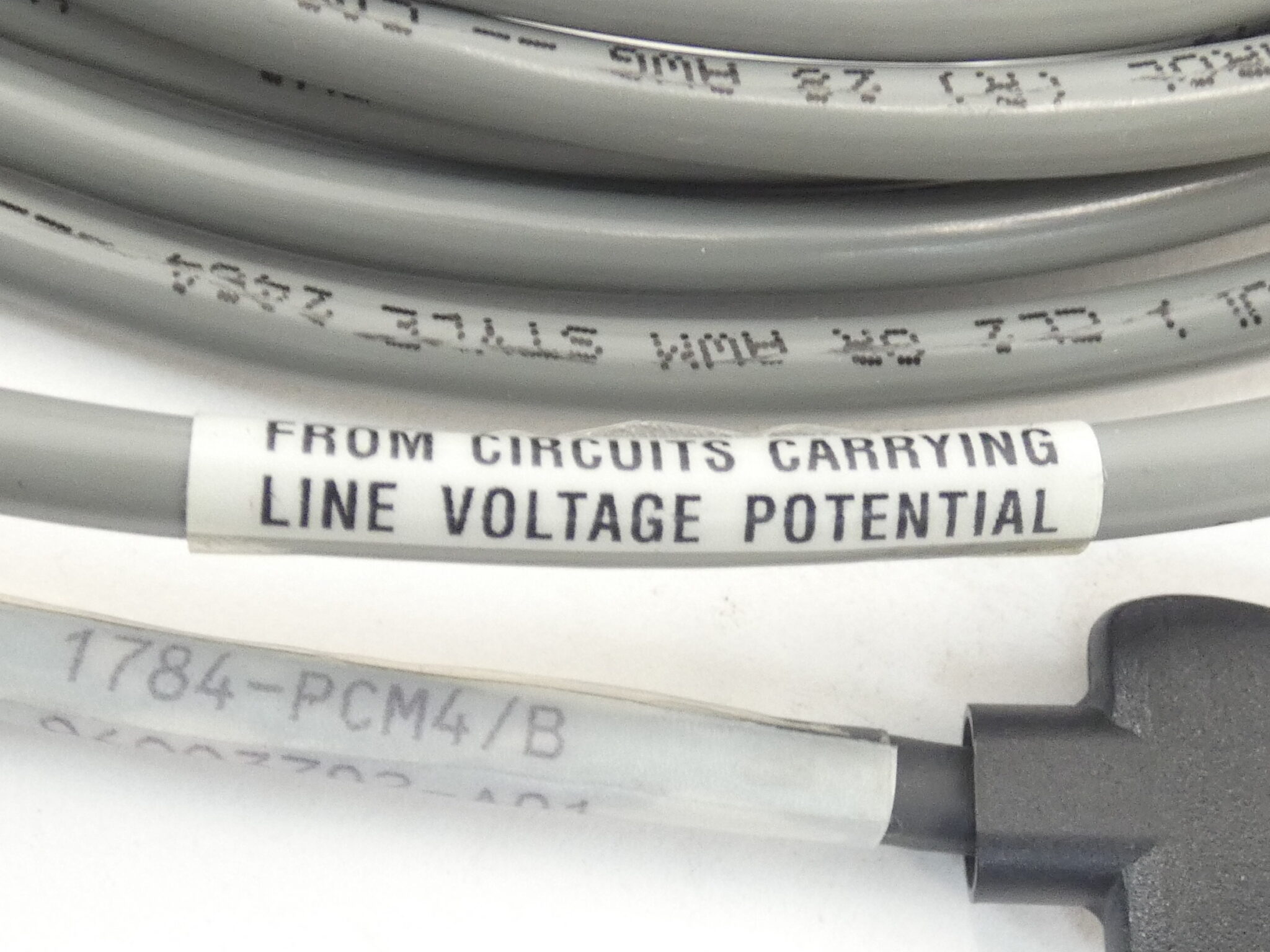 Allen-Bradley 1784-PCM4/B Communication Cable – GPM Surplus