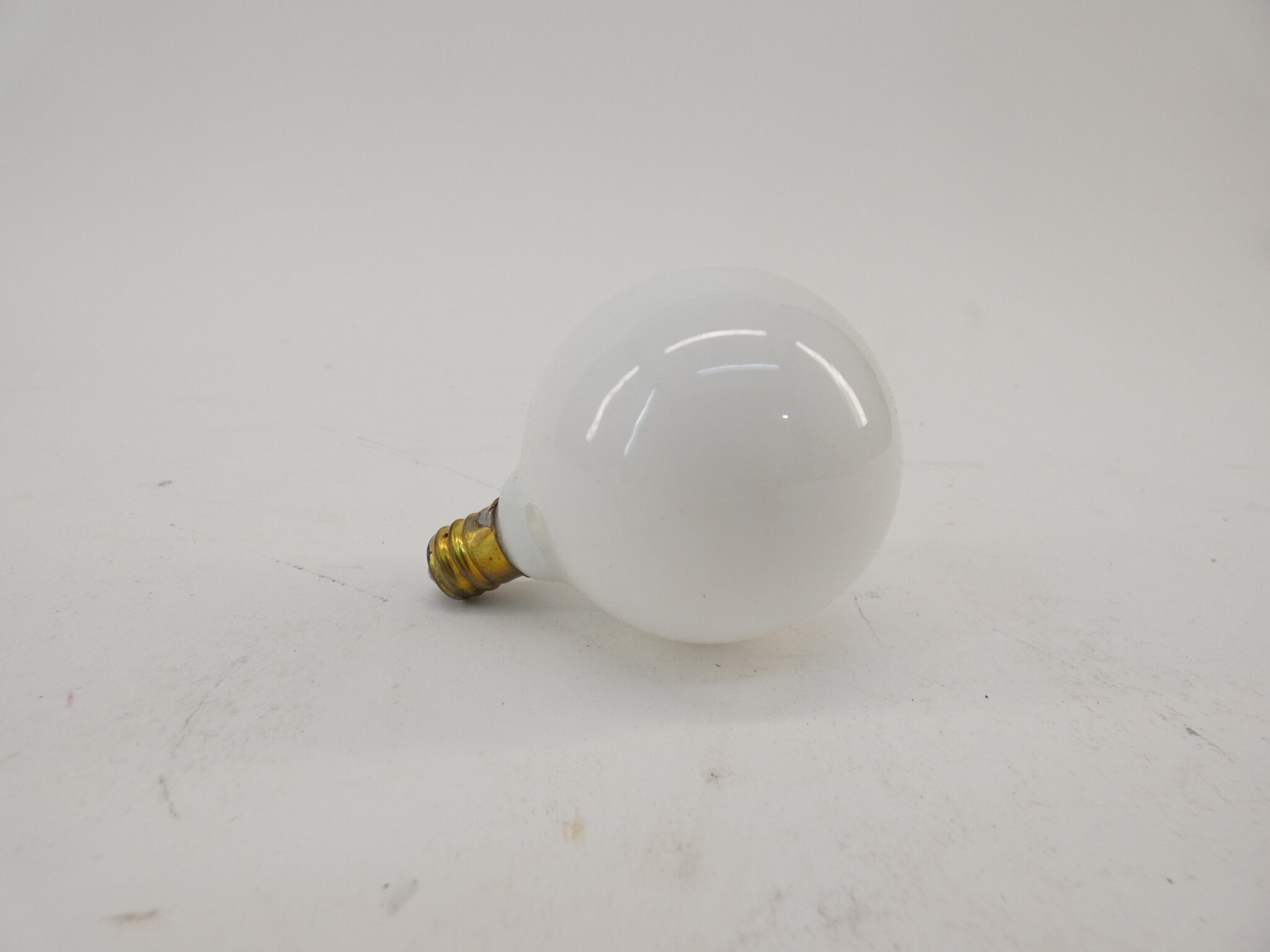 *Lot of 14* Extra-Life Candelabra Base White Light Bulb 15W 130V G16-1/ ...