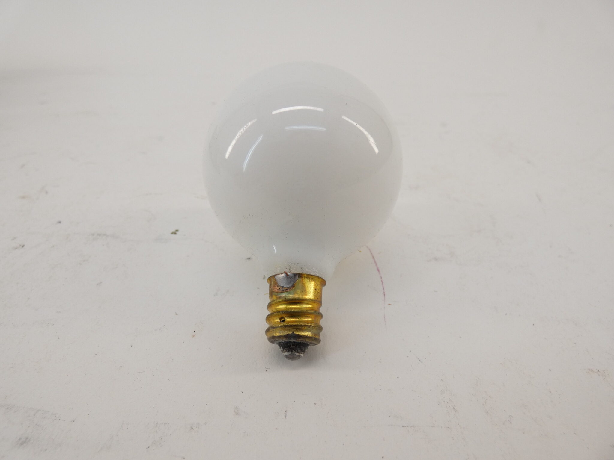 *Lot of 14* Extra-Life Candelabra Base White Light Bulb 15W 130V G16-1/ ...