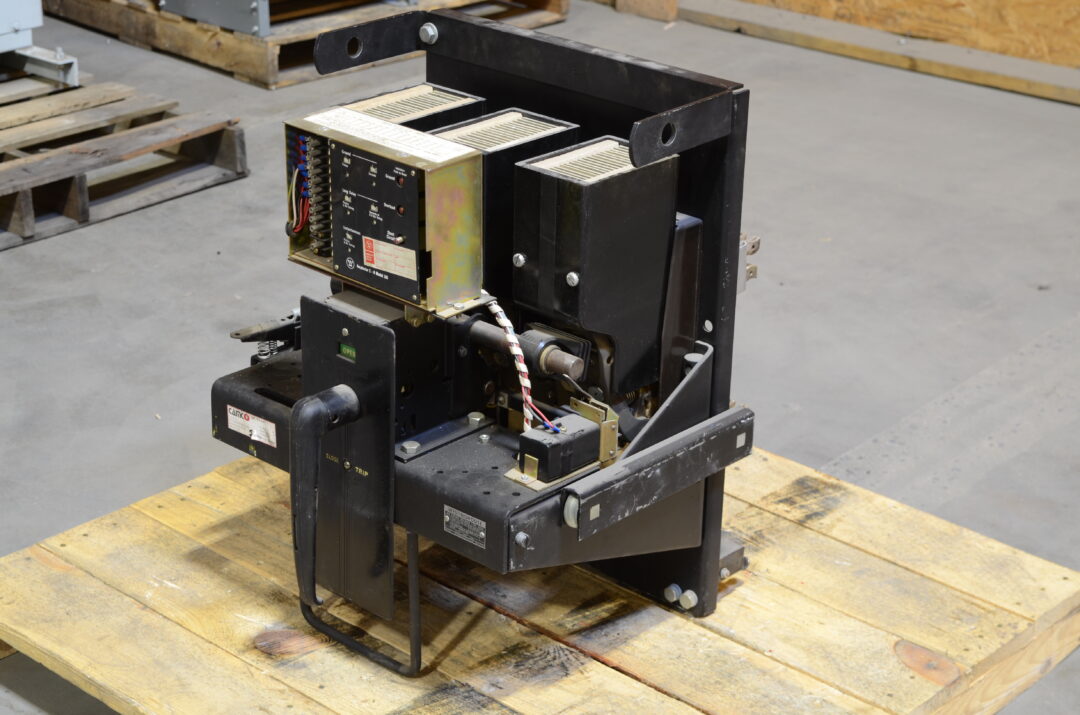 Westinghouse DB50 Air Circuit Breaker 600VAC, 1600A Frame, Amptector I ...