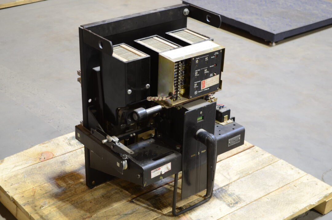Westinghouse DB50 Air Circuit Breaker 600VAC, 1600A Frame, Amptector I ...