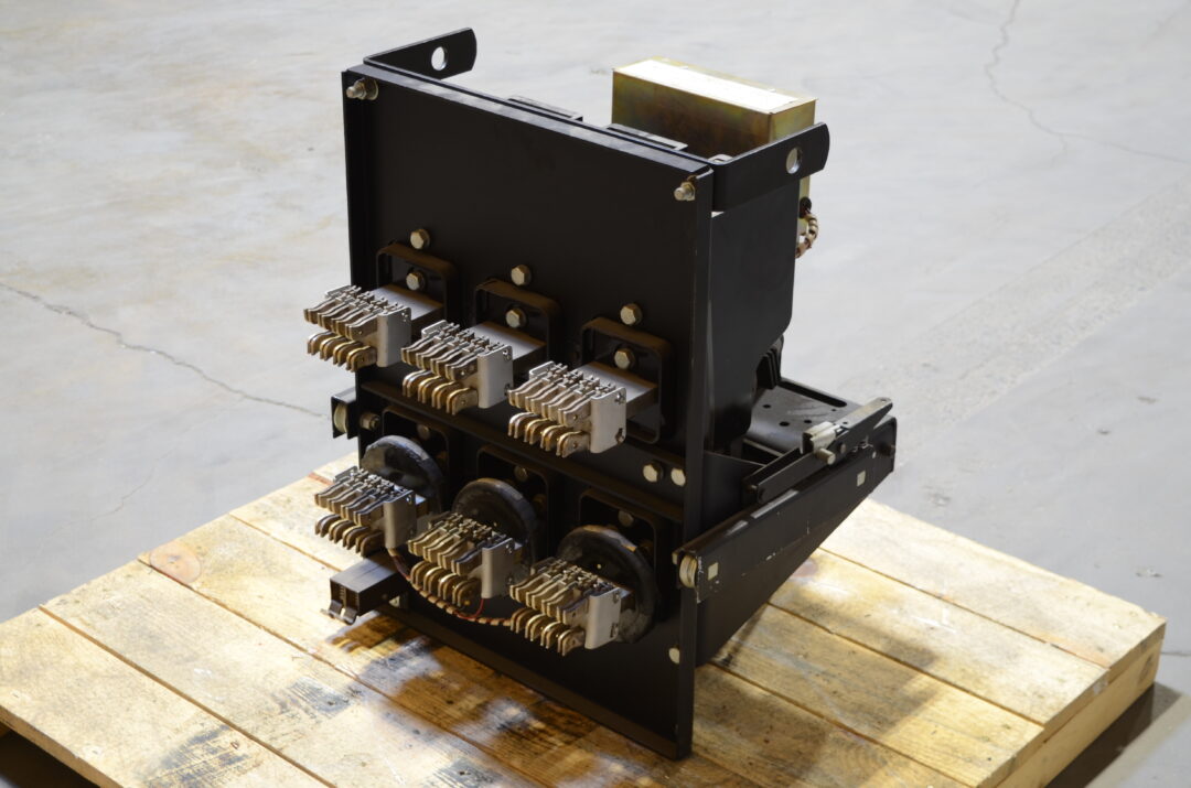 Westinghouse DB50 Air Circuit Breaker 600VAC, 1600A Frame, Amptector I ...