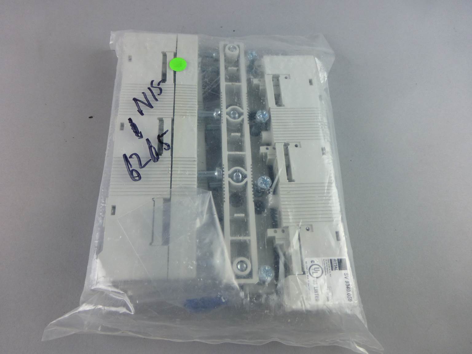 *Pack of 4* Rittal SV9340.050 Busbar Supports – GPM Surplus