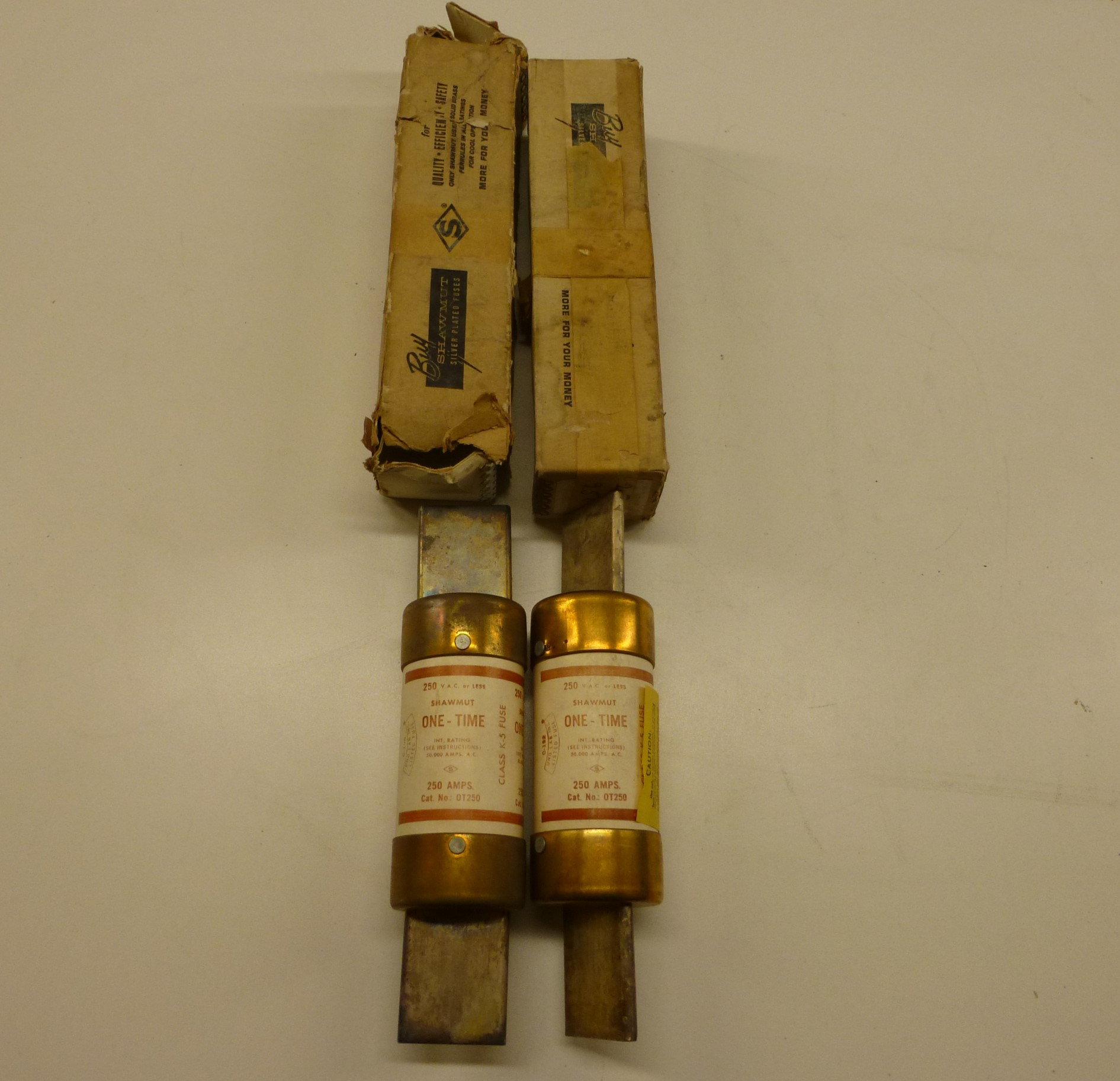*Lot of 2* Shawmut OT250 Fuses, 250A, 250V – GPM Surplus