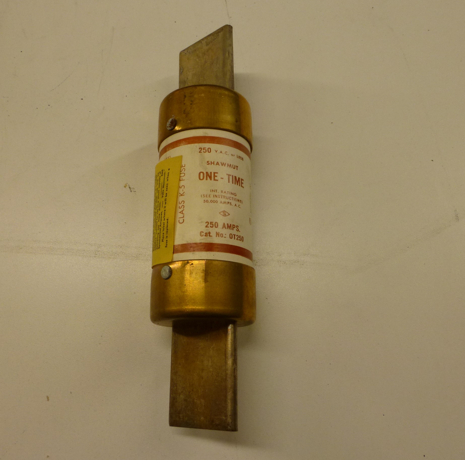 *Lot of 2* Shawmut OT250 Fuses, 250A, 250V – GPM Surplus