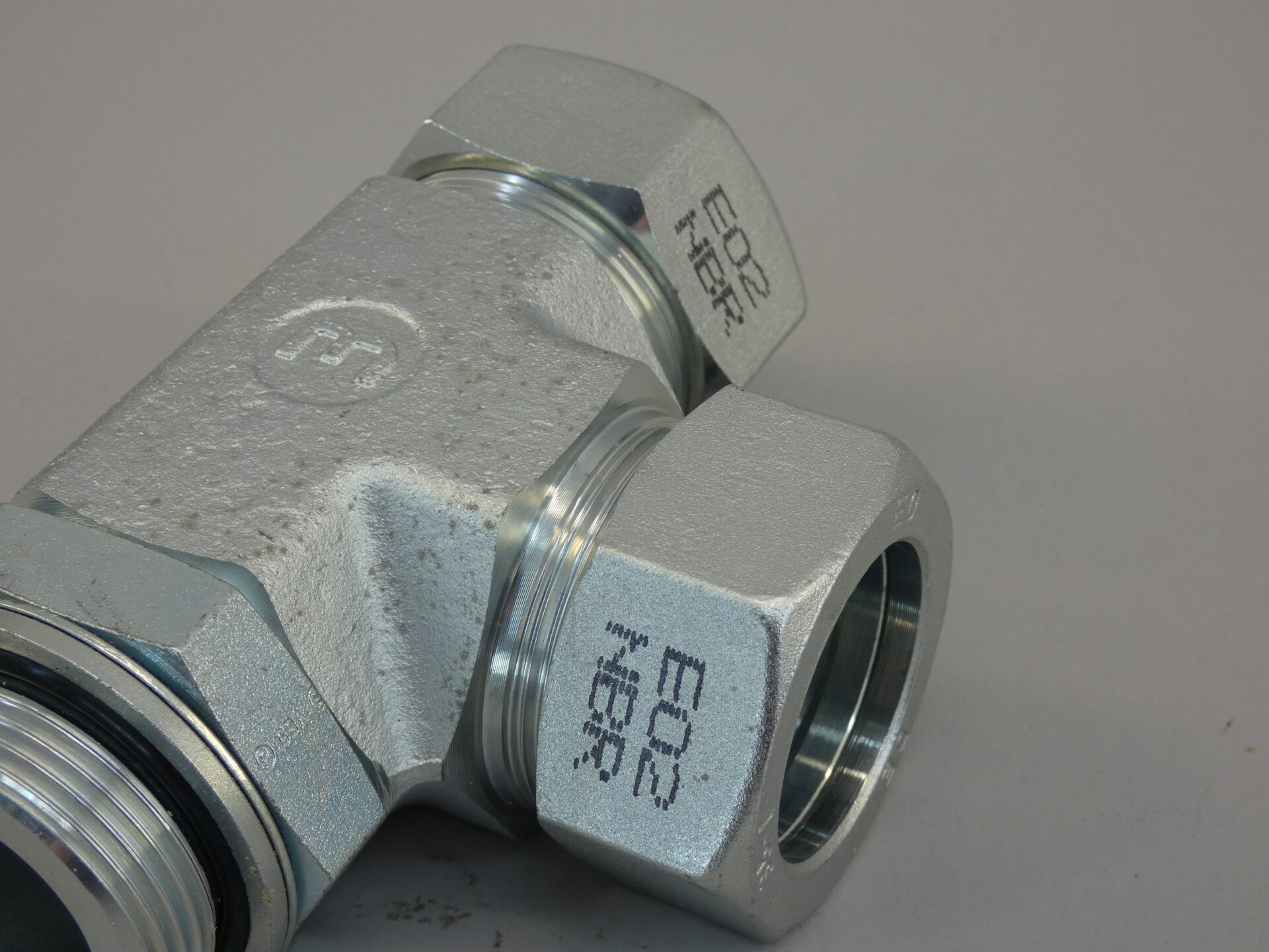 Parker Tee Fitting LEE35ZLRCF EO/EO-2 Adjustable – GPM Surplus