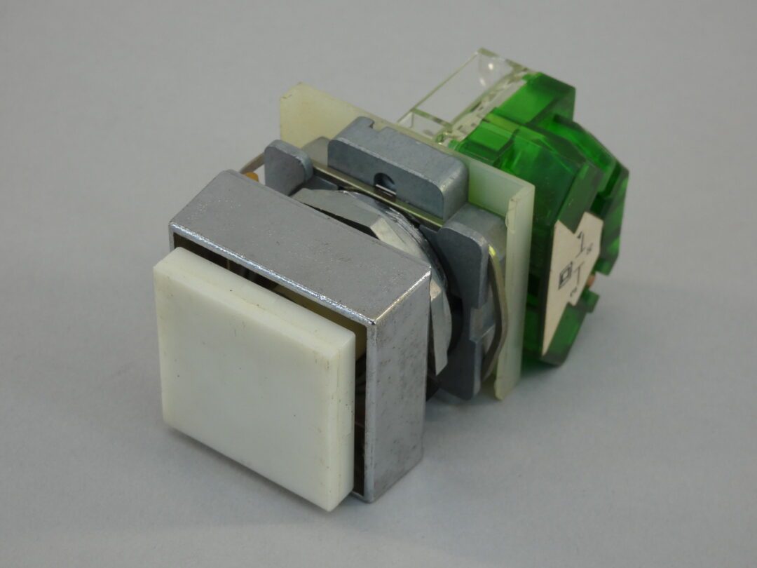 Square D 9001 KA-2 Push Button White Square Series J – GPM Surplus