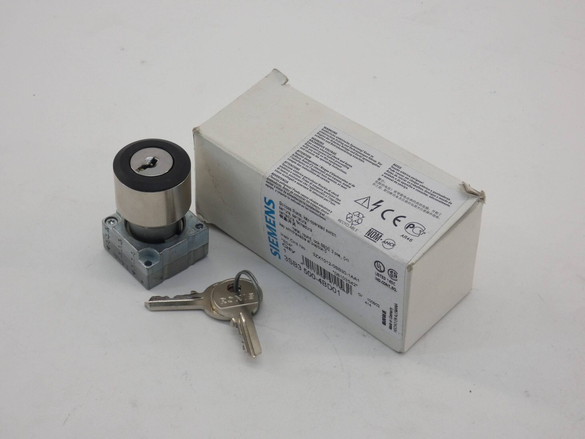 Siemens 3SB3 500-4BD01 Key Operated Switch w/ Key, SB30, Round, Metal ...