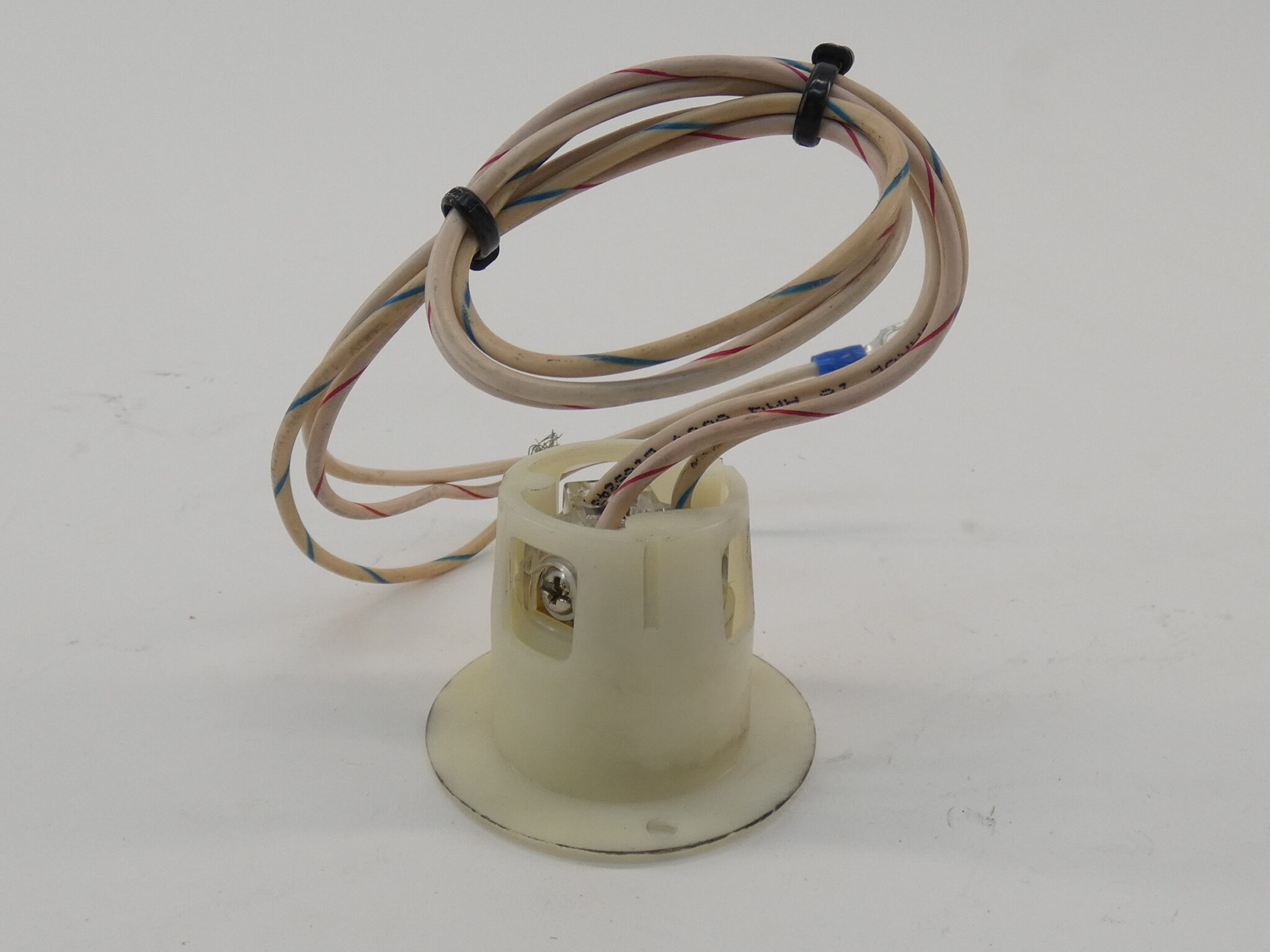 Hubbell HBL4785C Flanged Receptacle 15A 277 VAC – GPM Surplus