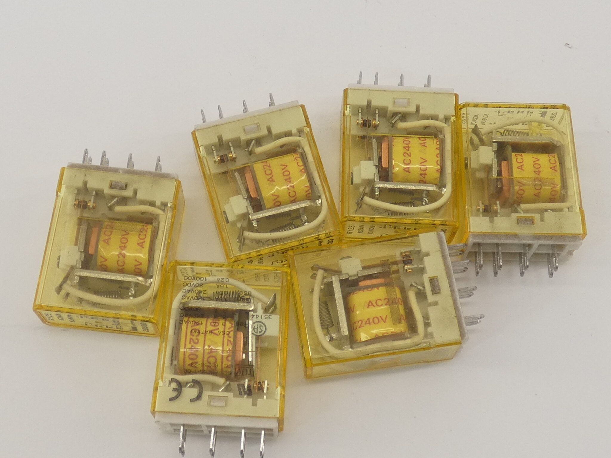*Lot of 6* IDEC RY2S Relay 8-Pin 240V 50/60Hz – GPM Surplus