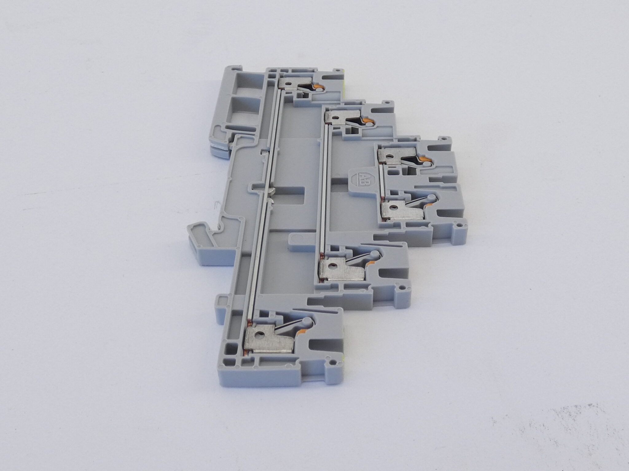 *Lot of 42* Allen-Bradley 1492-PTG3 Grey Terminal Block 800V – GPM Surplus